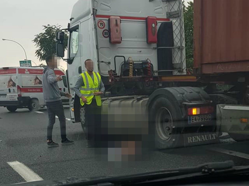 Incidente Sulla Tangenziale Est Di Milano Auto Schiacciata Da Un