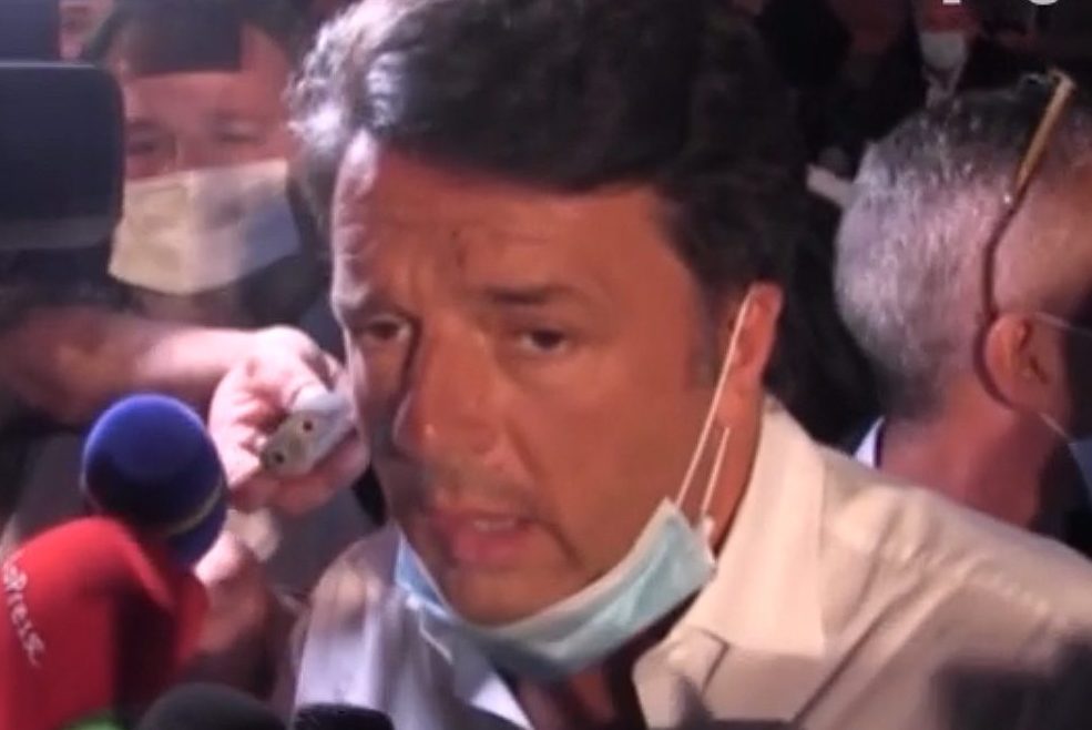 Renzi A Napoli Il Reddito Di Cittadinanza Non Aiuta I Poveri