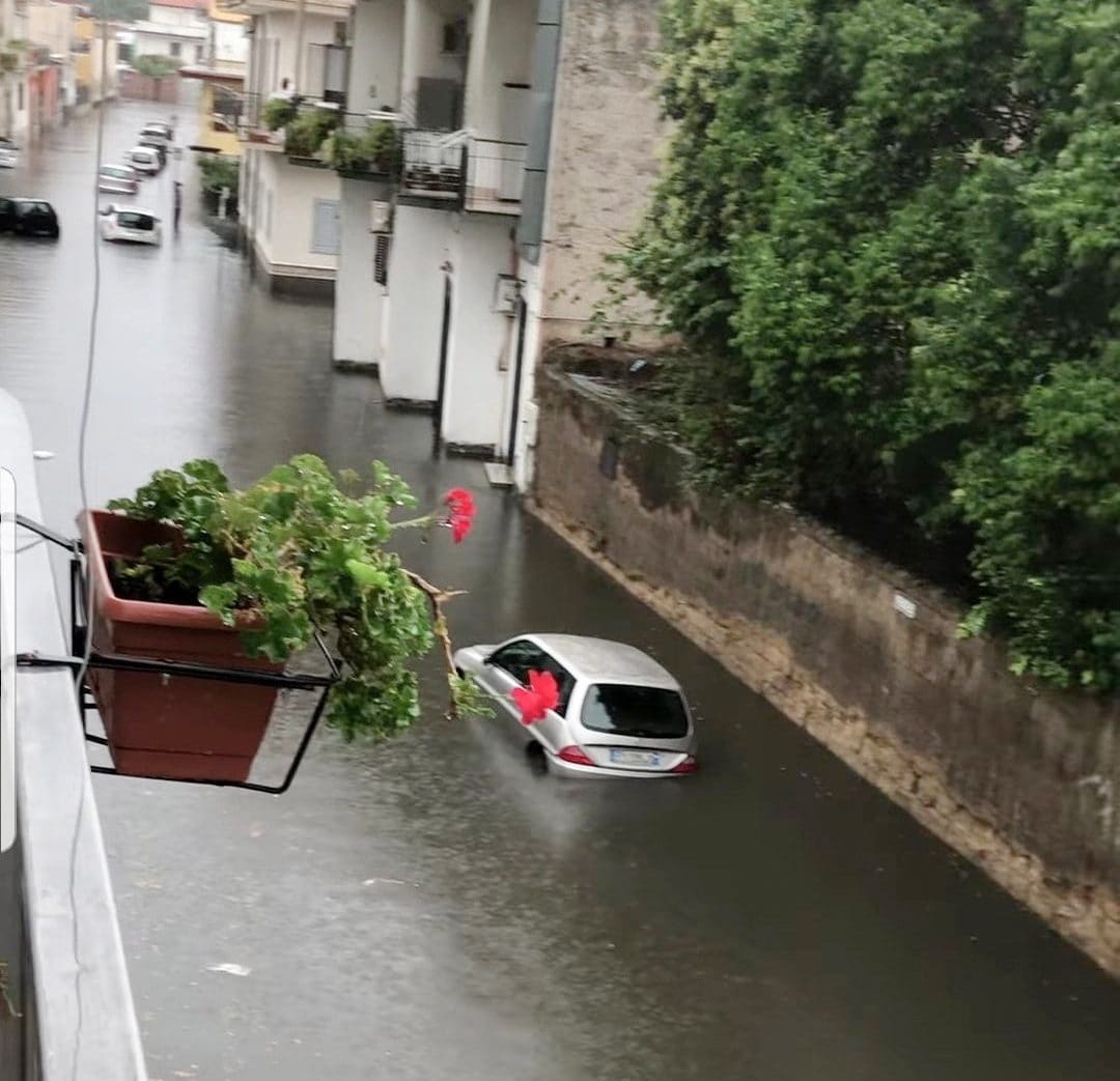 Maltempo Campania La Situazione Aggiornata Strade Allagate E Auto