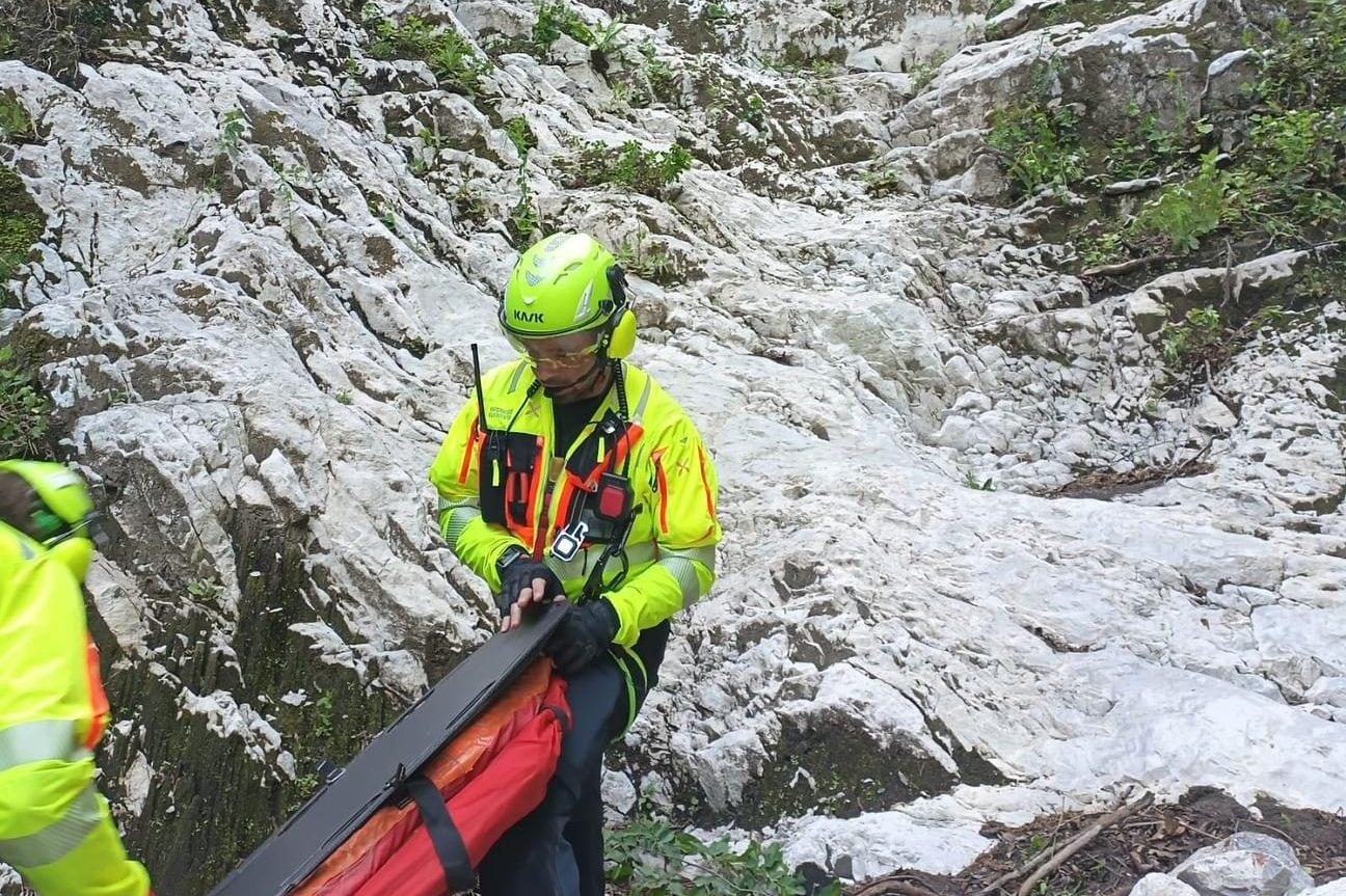 Turista Precipita Per 15 Metri Dal Sentiero Delle Tre Grotte A Nocera