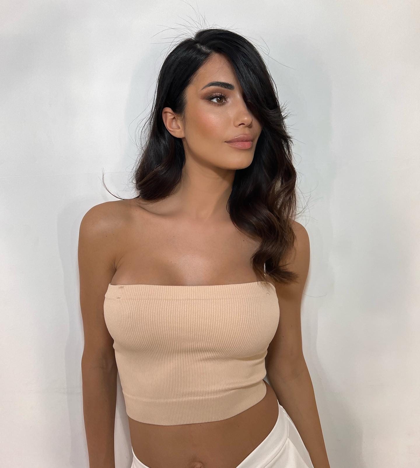 Federica Nargi Con I Capelli Lunghissimi Il Nuovo Look è Con Le Maxi