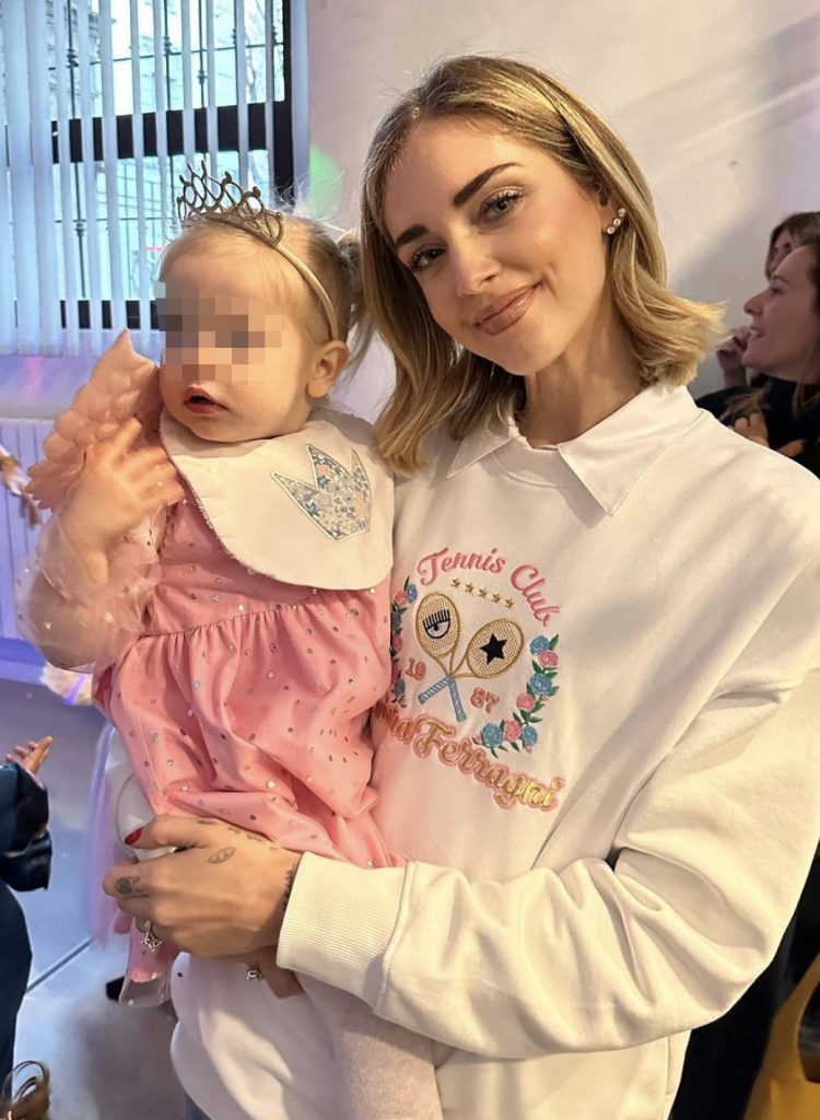 Chiara Ferragni Festeggia Carnevale Con I Figli Leone è Spider Man