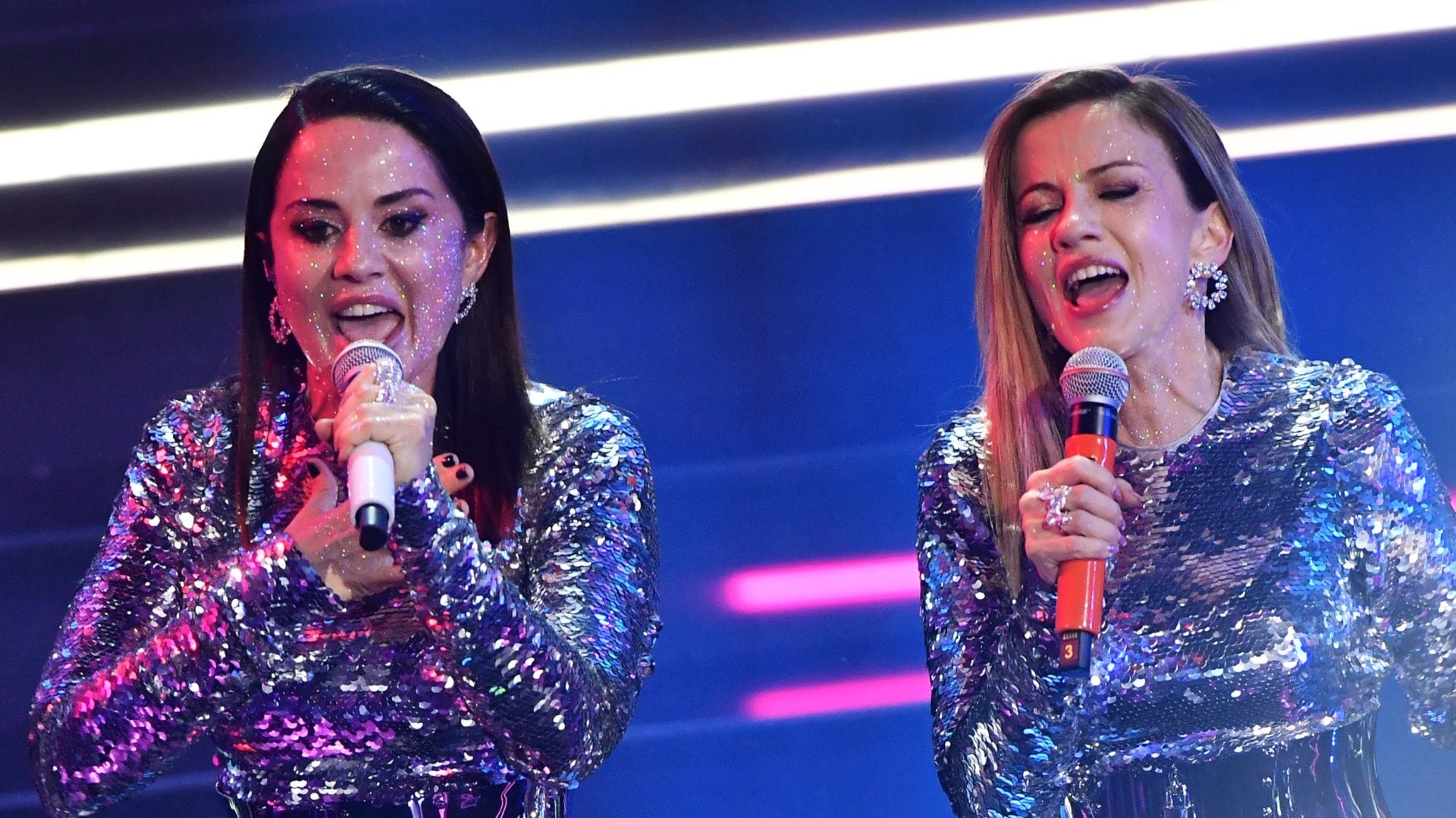 Cosa Avevano Sul Volto Paola E Chiara Nella Seconda Serata Di Sanremo