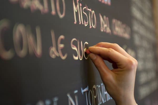 La Prof Si Sente Male In Classe Salvata Dagli Studenti Che La Rianimano