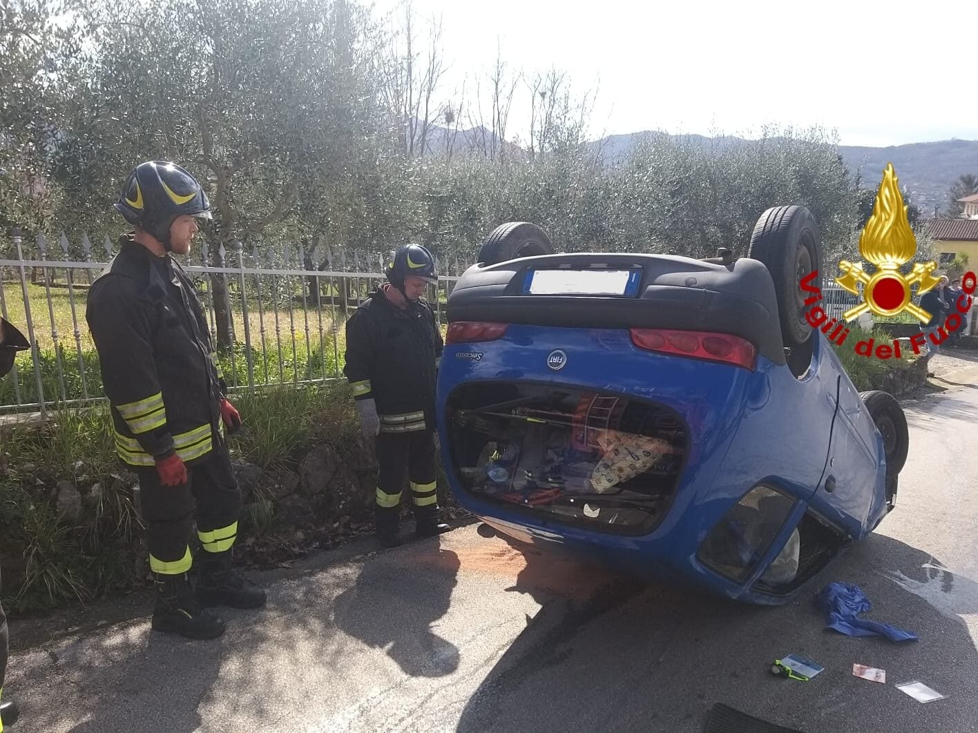 Incidente Ad Avellino Auto Si Ribalta Ferita La Donna Alla Guida