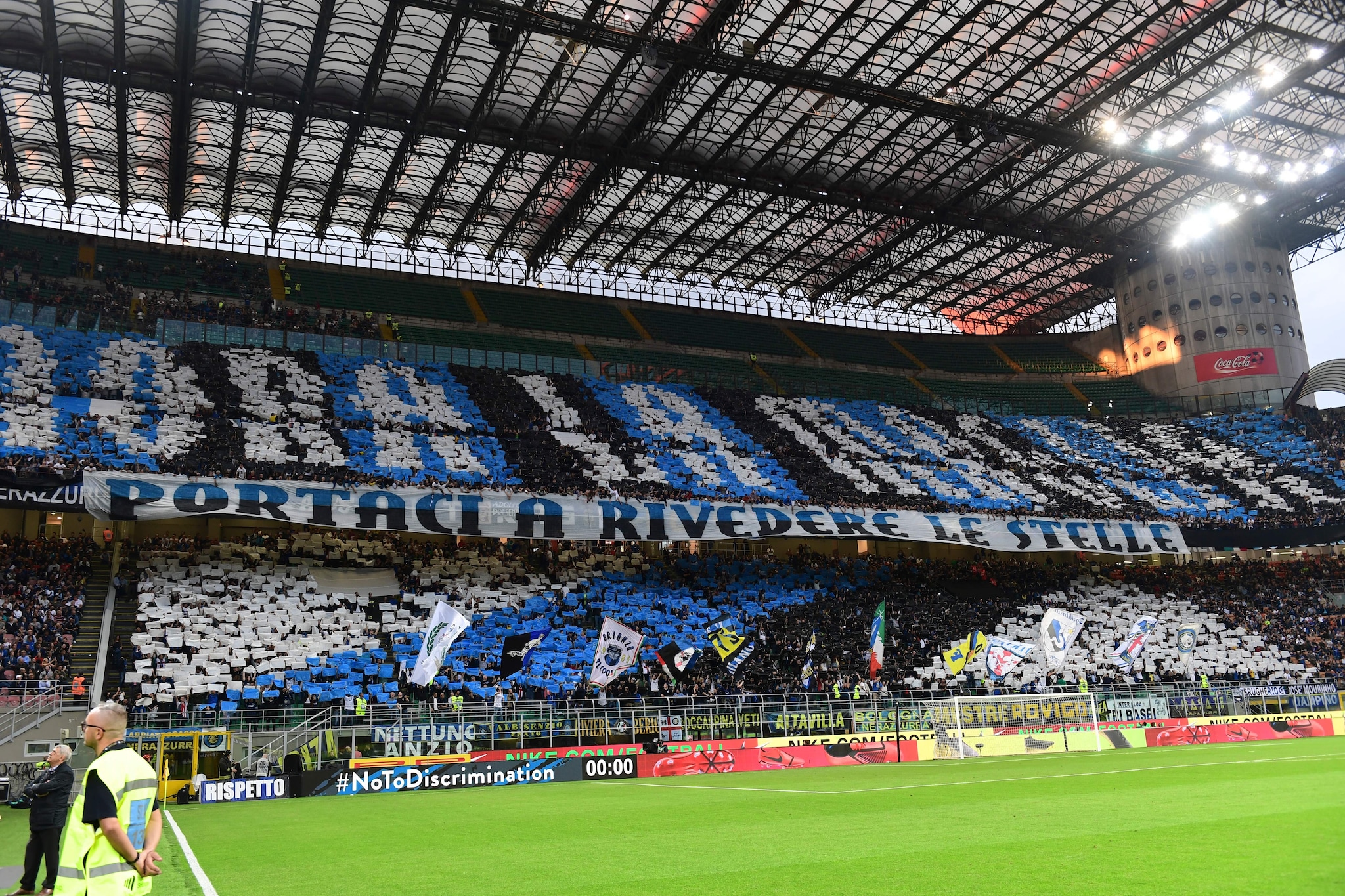 La Curva Nord Dellinter Accoglie Conte Noi Non Siamo La Juve