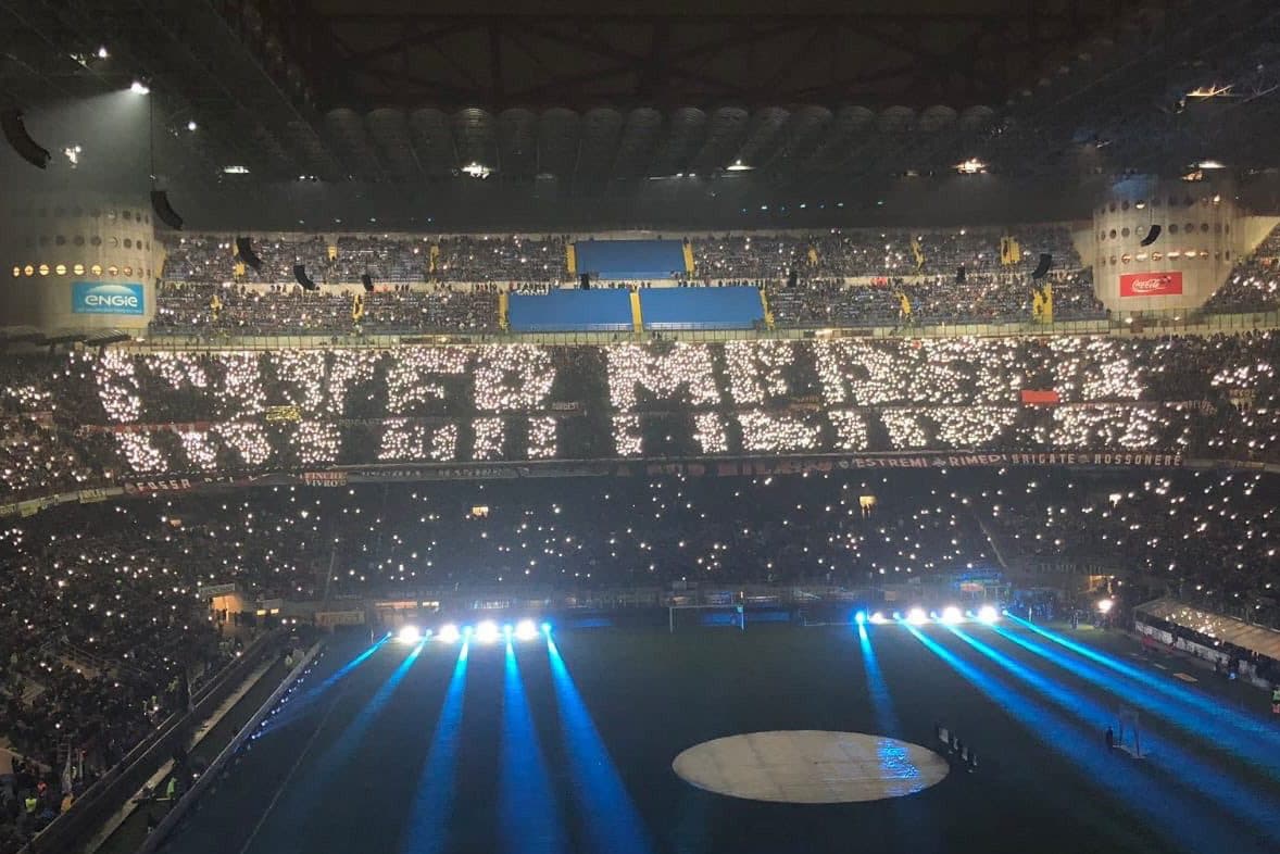 La Coreografia Dei Tifosi Del Milan Nel Derby Inter Merda Con Le