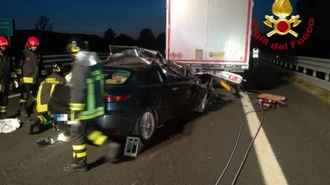 Incidente Sulla1 Tra Toscana E Umbria Auto Sotto Un Tir