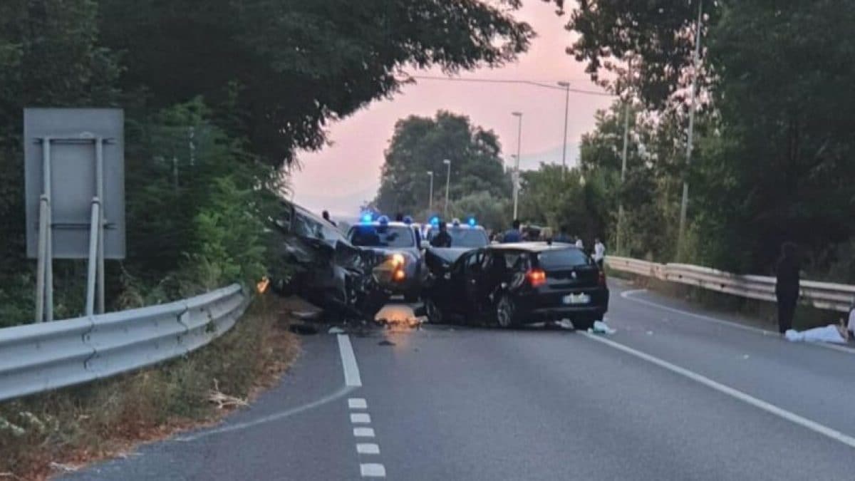 Reggio Calabria Scontro Frontale Tra Due Auto Tre Morti Tra Cui Una